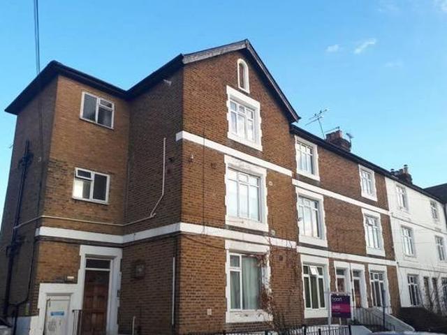 Studio flat for rent in Hencroft Street South Slough SL1