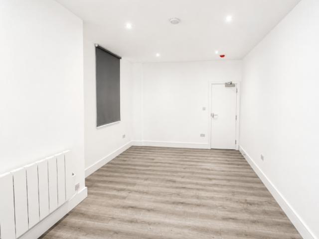 Studio flat for rent in Hendon Lane, London, N3