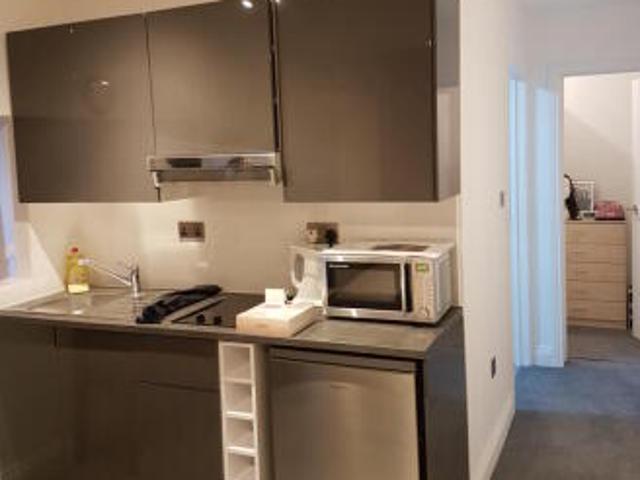 Studio flat for rent in Heathfield Gardens, London, NW11