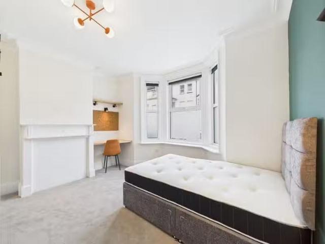 Studio flat for rent in Hertford Road, Worthing, BN11 1HX, BN11