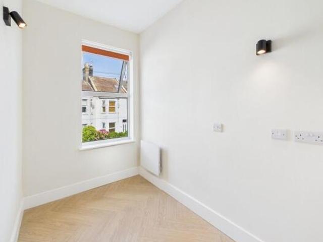 Studio flat for rent in Hertford Road, Worthing, BN11 1HX, BN11