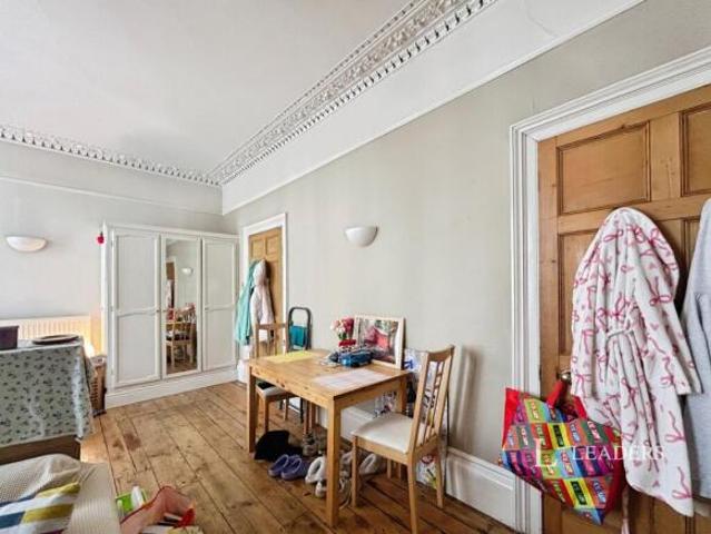 Studio flat for rent in Hewlett Road, Cheltenham, Gloucestershire, GL52