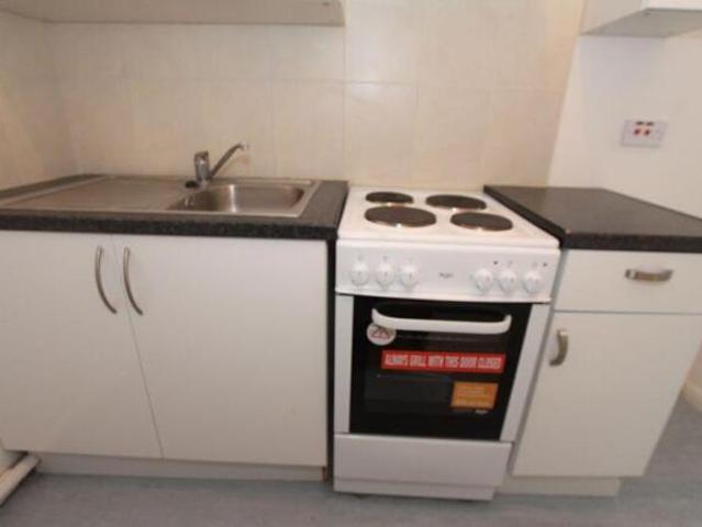 Studio flat for rent in High Road, Finchley N12
