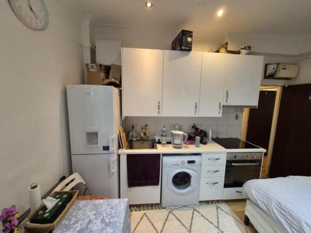 Studio flat for rent in High Road, N22
