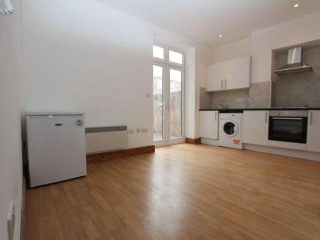 Studio flat for rent in High Road, Wood Green N22
