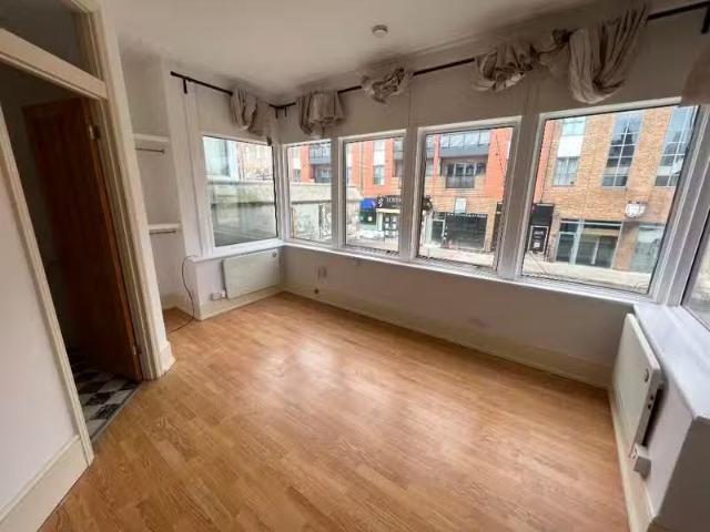 Studio flat for rent in High Road, Woodford Green, Esinteracti.