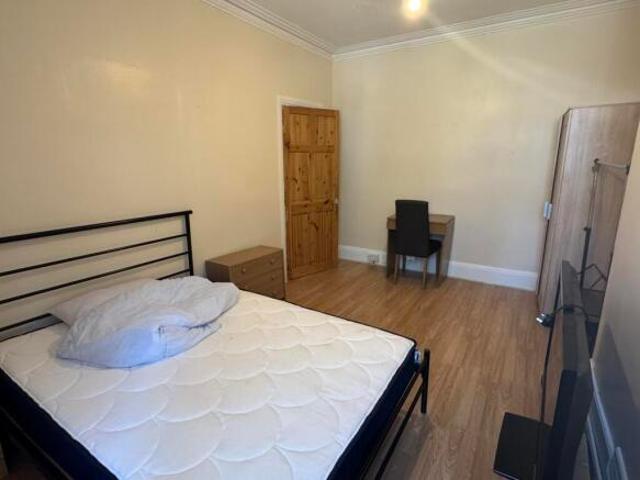 Studio flat for rent in High Street, Bromley, BR1