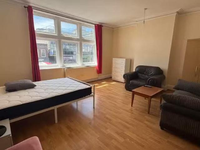 Studio flat for rent in High Street, Bromley, BR1