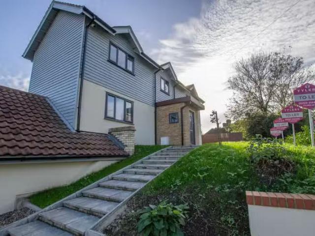 Studio flat for rent in High Street, Cherry Hinton, Cambridge.