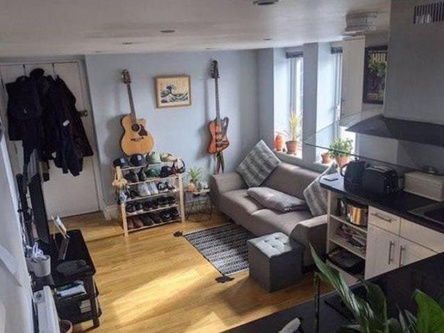 Studio flat for rent in High Street CO16 0EA CO16