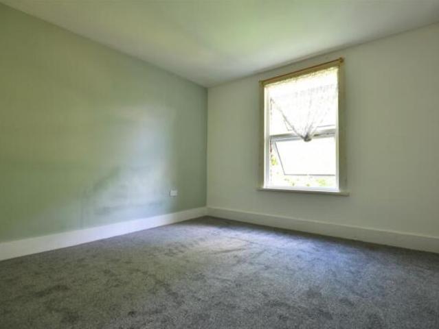 Studio flat for rent in High Street, Eltham, SE9
