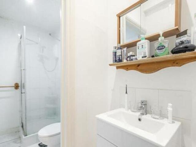 Studio Flat For Rent In High Street Kensington, London