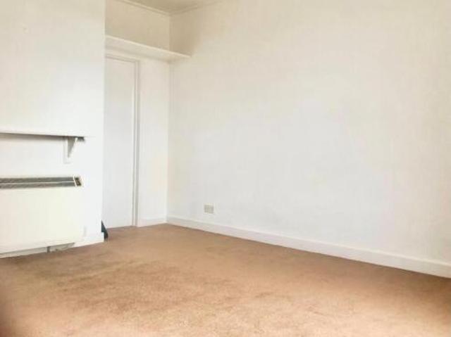 Studio flat for rent in High Street, Newington, ME9