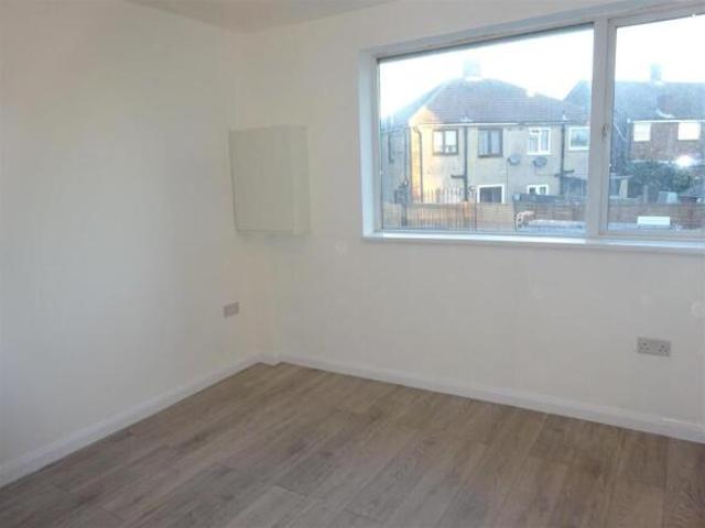 Studio flat for rent in High Street, Strood, ME2