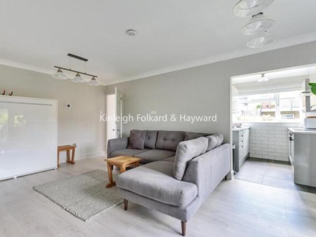 Studio flat for rent in High Tor Close, Bromley, Kent, BR1