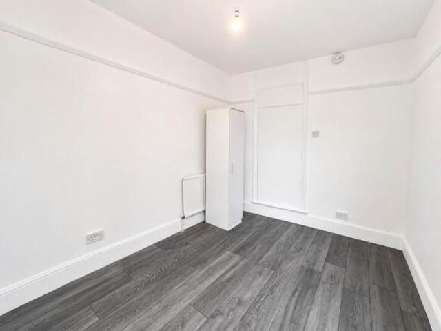 Studio flat for rent in High Town Road, Luton, LU2