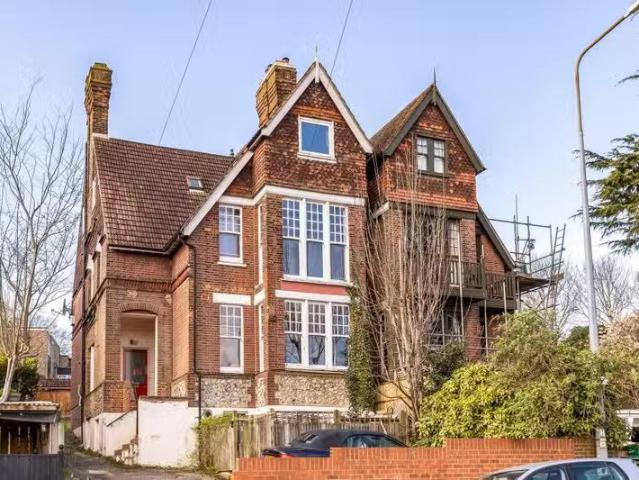 Studio flat for rent in Highcroft Villas, Brighton, BN1