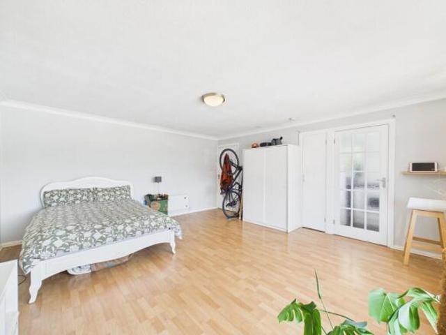Studio flat for rent in Highdown Avenue, Worthing, BN13 1QL, BN13