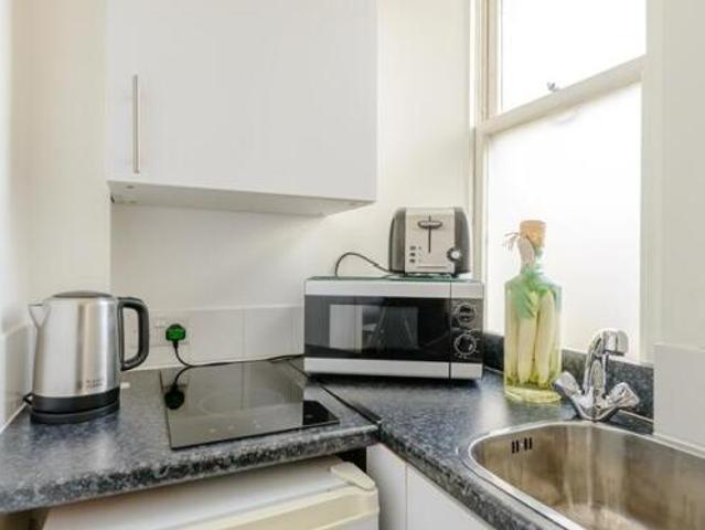 Studio flat for rent in Hill Street W1, W1J