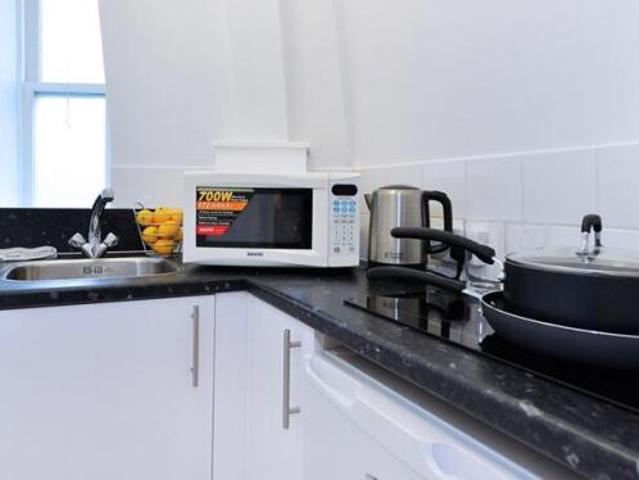 Studio flat for rent in Hill Street W1, W1J