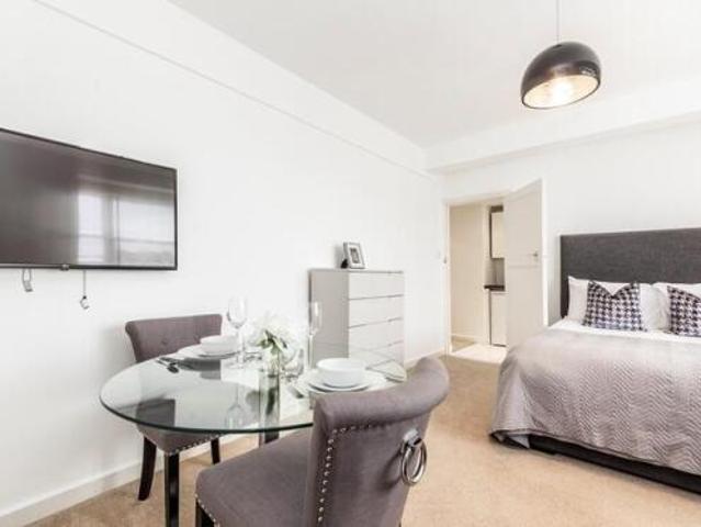 Studio flat for rent in Hill Street Mayfair W1J