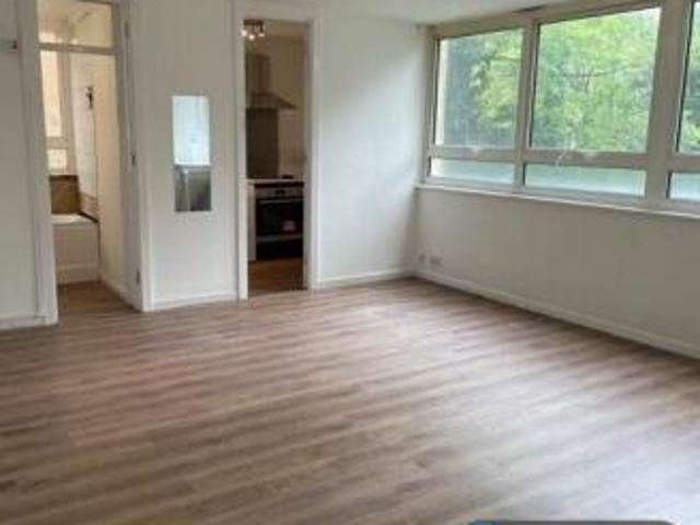 Studio flat for rent in Hilltop House, London, N6