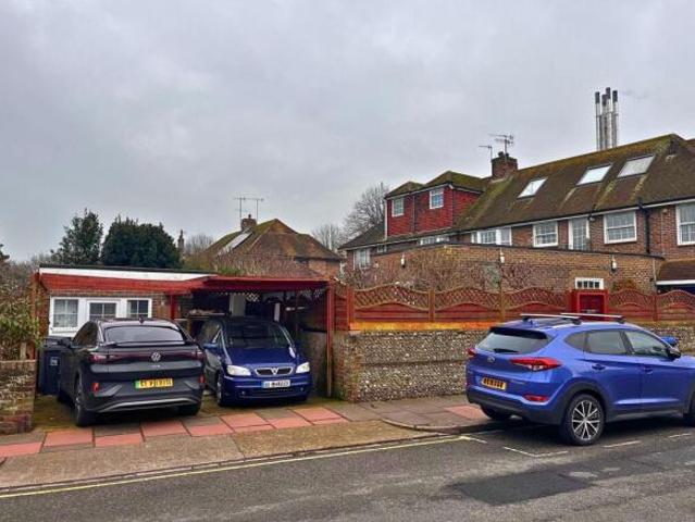 Studio flat for rent in Homefield Road Worthing BN11