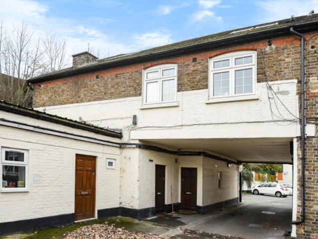 Studio flat for rent in Homesdale Road, Bromley, BR1