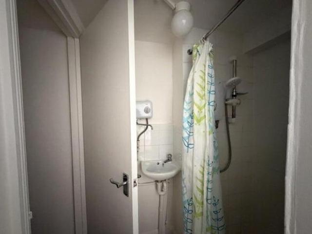 Studio flat for rent in Homerton High Street, Hackney, London, E9