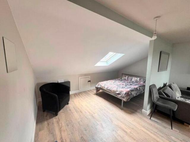 Studio flat for rent in Holyhead Road, Coventry, CV1
