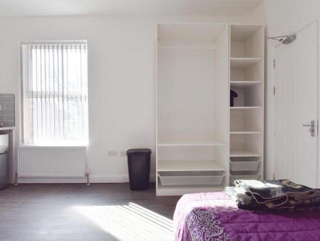 Studio flat for rent in Holyhead Road, Coventry, CV1 3AA, CV1