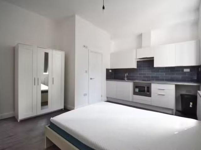 Studio flat for rent in Holyhead Road, Coventry, CV1 3AA, CV1