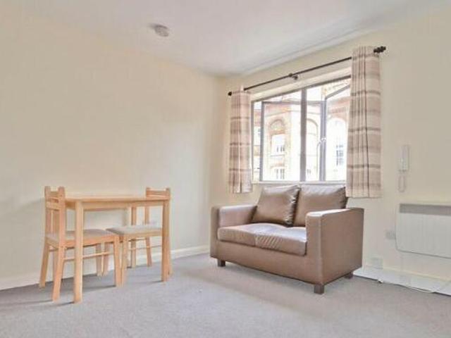 Studio Flat For Rent In Holloway, London
