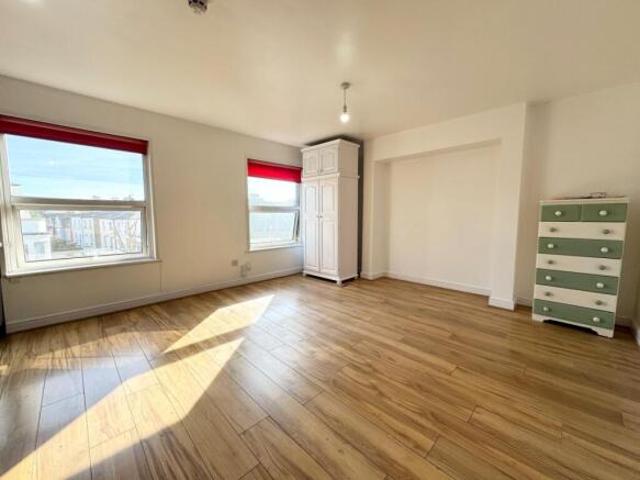 Studio flat for rent in Hornsey Road, Archway, N19