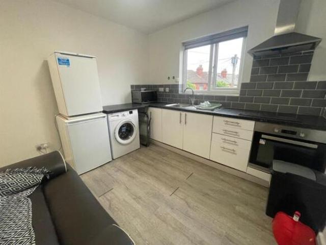 Studio flat for rent in Humber Road, Coventry, CV3