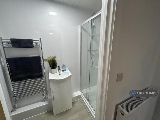 Studio flat for rent in Humphrey Road, Manchester, M16