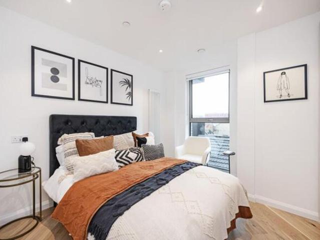 Studio flat for rent in Icon Heights, Wood Green, London, N22