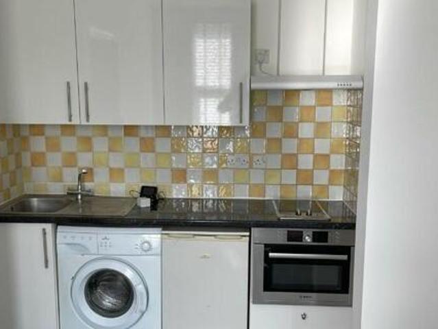 Studio Flat For Rent In Ilford, London