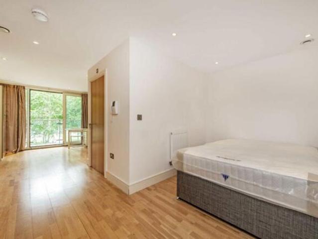 Studio flat for rent in Indescon Square, Canary Wharf, E14