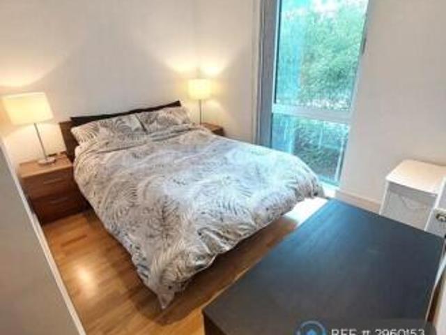 Studio flat for rent in Indescon Square, London, E14