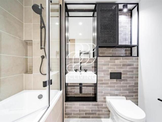 Studio flat for rent in Iris House, London, E14