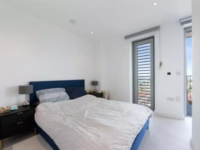 Studio flat for rent in Jacquard Point, Tapestry Way, Tower Hamlets, London, E1
