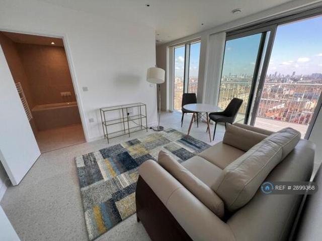 Studio flat for rent in Jacquard Point, London, E1