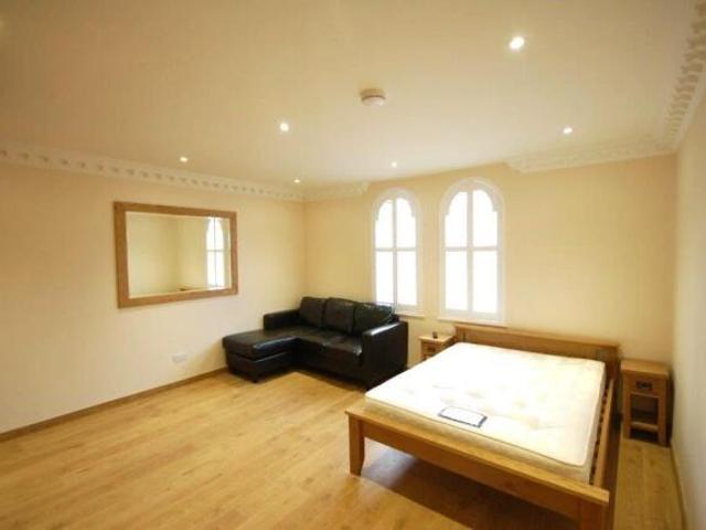 Studio flat for rent in Jessica House, Reading Centre, RG1