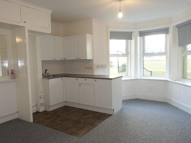 Studio flat for rent in Jevington Gardens, Eastbourne, BN21