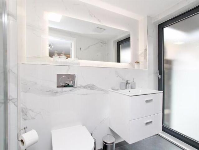 Studio flat for rent in Karam Court, Commercial Road, Whitechapel, London, E1