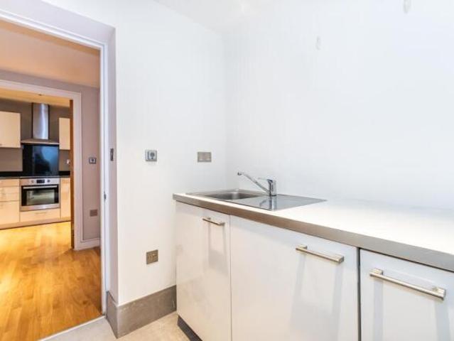 Studio flat for rent in Kensington Church Court London W8