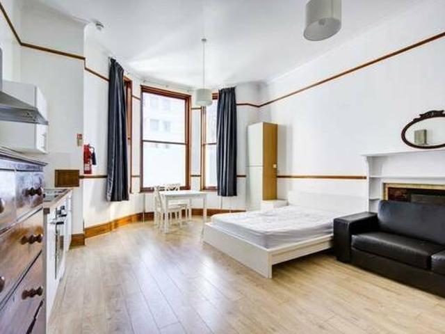 Studio flat for rent in Kensington Earls Court London SW5