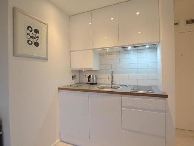 Studio flat for rent in Kensington Gardens Square, Bayswater, London W2