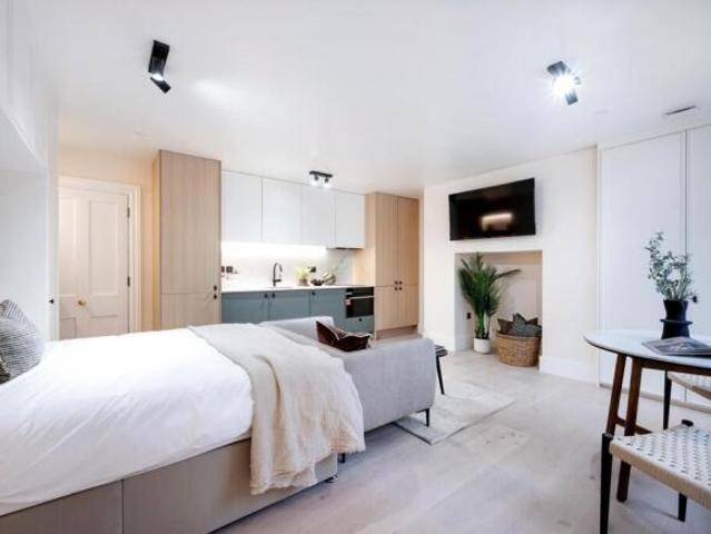 Studio flat for rent in Kensington Gardens Sq, W2